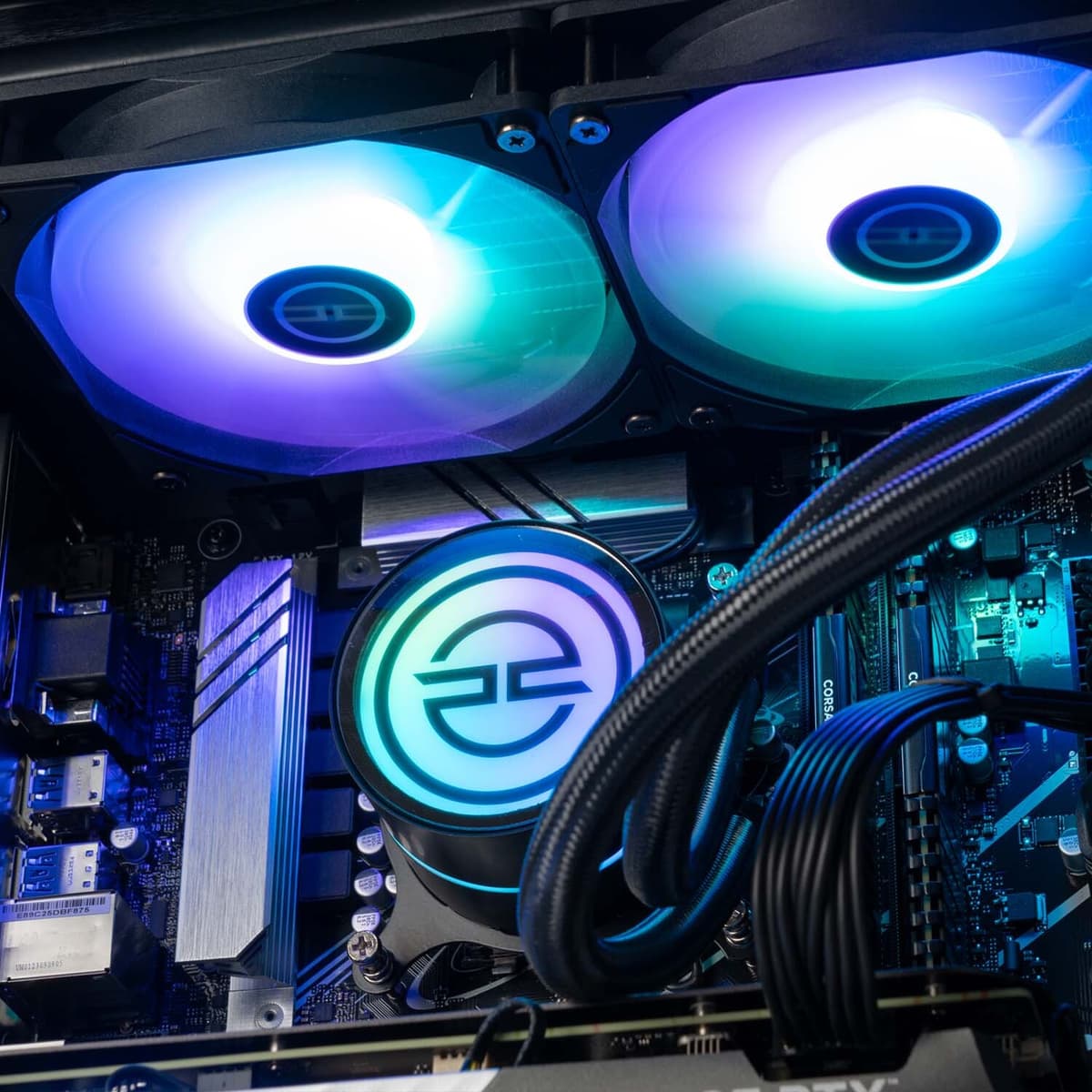 PCSpecialist North 100 i7-14F/16/1000/4070 Super gaming-PC (hvit) - Elkjøp