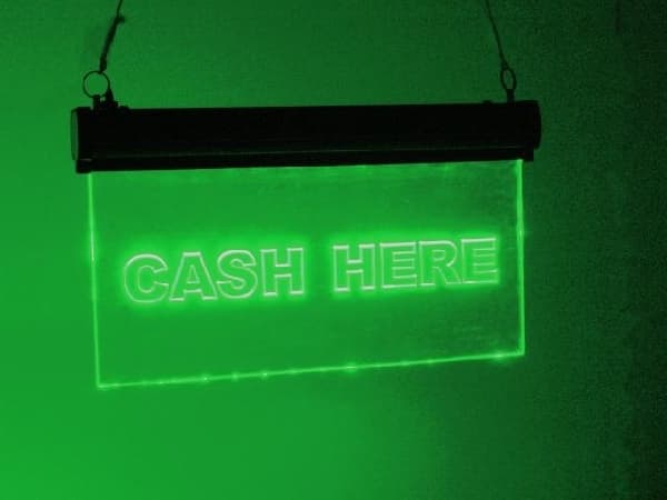 Eurolite cash here sign rgb - Elkjøp