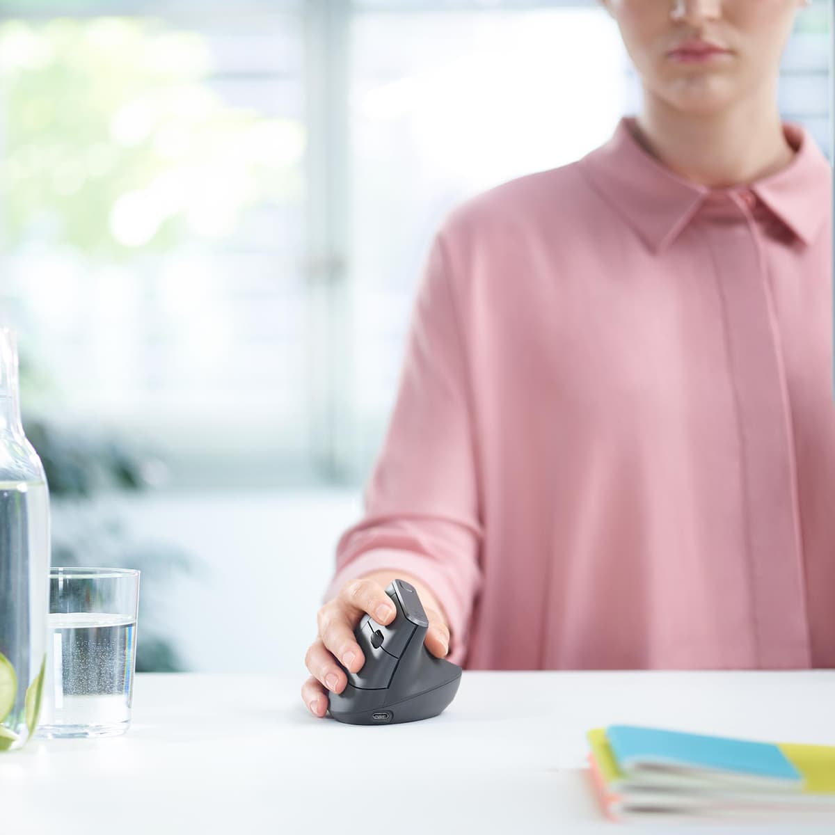 Logitech MX Vertical pystyhiiri - Gigantti verkkokauppa