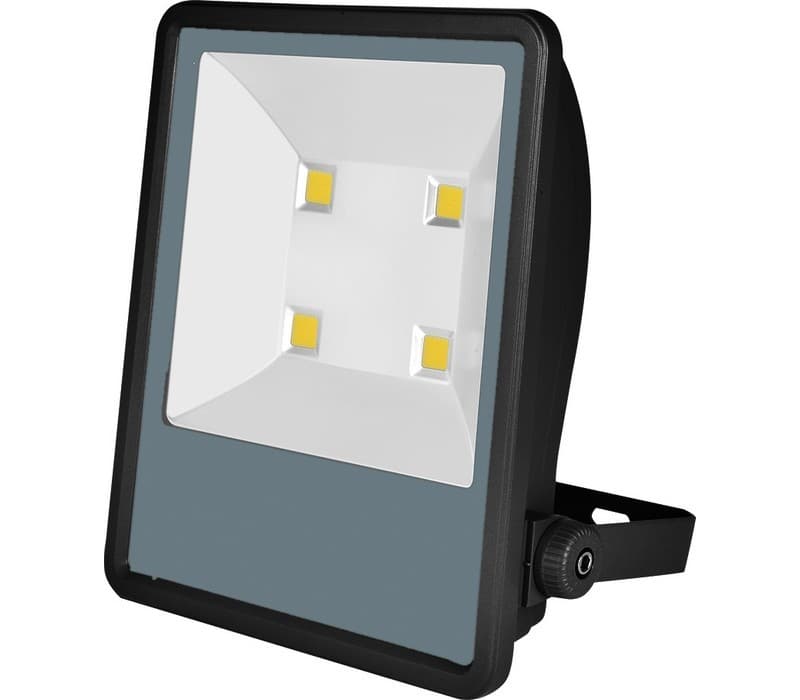 LED Lyskaster 4x50W - Elkjøp
