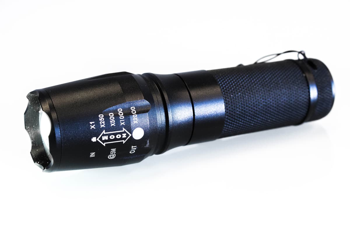 Kraftig LED lommelykt med Zoom 1200 Lumen - Elkjøp