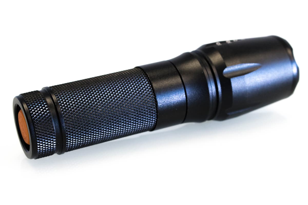Kraftig LED lommelykt med Zoom 1200 Lumen - Elkjøp