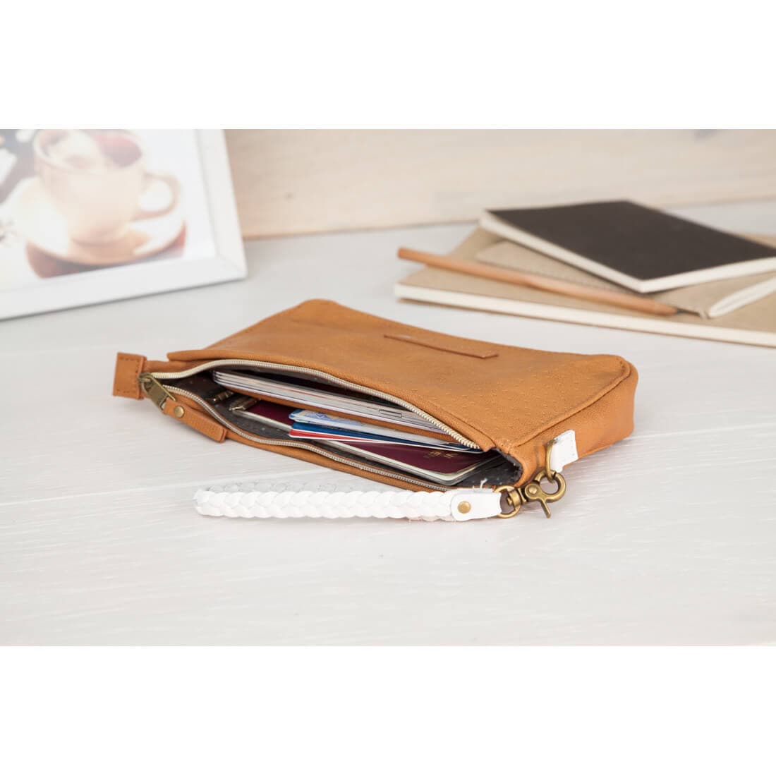 GOLLA AIR Phone Wristlet Delux Universal Fudge G1630 - Elkjøp | Elkjøp