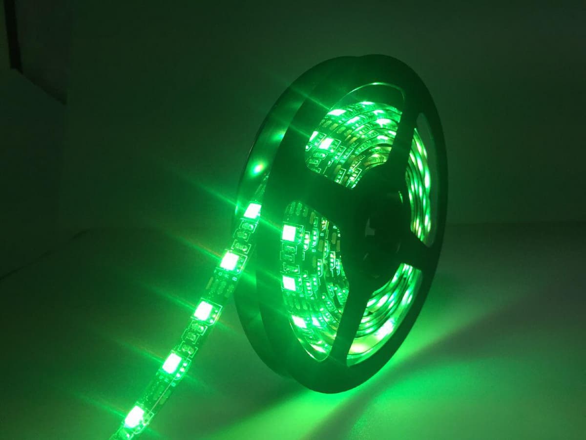 NÖRDIC RGB LED-liste 5M med fjernkontroll, 300 SMD LED på 5m, 20 LED ...