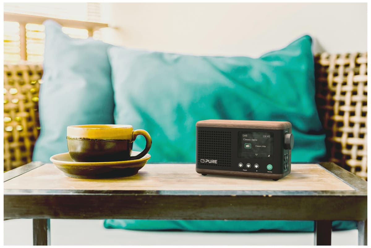 Pure Classic Mini bærbar digitalradio (sort kaffe/valnøtt) - Elkjøp