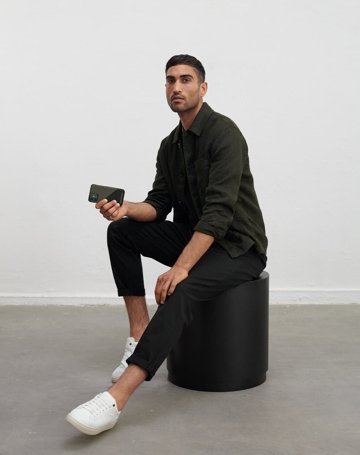 Atelier Case iPhone 13P Onx Blk Khki - Elkjøp | Elkjøp