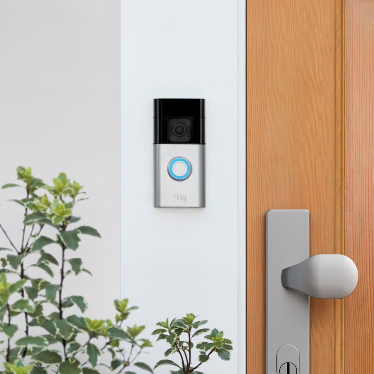 Ring Battery Plus smart ringeklokke med video - Elkjøp