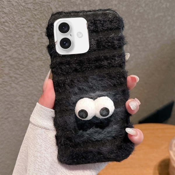Fluffy Backshell for iPhone 16 Plus - Googly Eyes / Svart - Elkjøp | Elkjøp