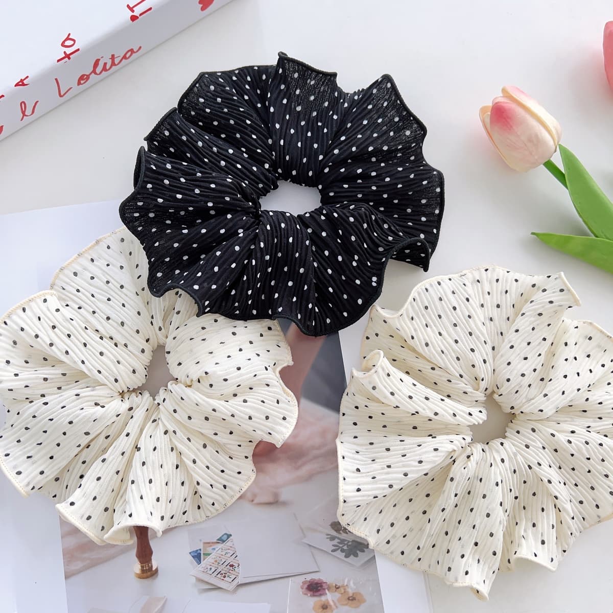 Chic Prickiga Scrunchies - Svart & Vitt Set om 2 - Elgiganten